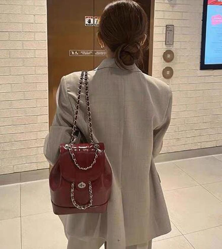 Jpqueen 名模氣勢雙肩手提女用後背鍊條包(2色可選)|後背包|ETMall東森購物網