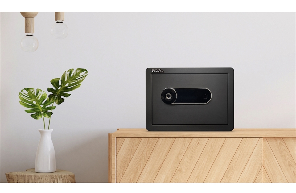 【發億金庫】智慧型保險箱 Kb-2Fb 黑 (指紋 密碼 緊急開啟鑰匙)|保險箱|ETMall東森購物網