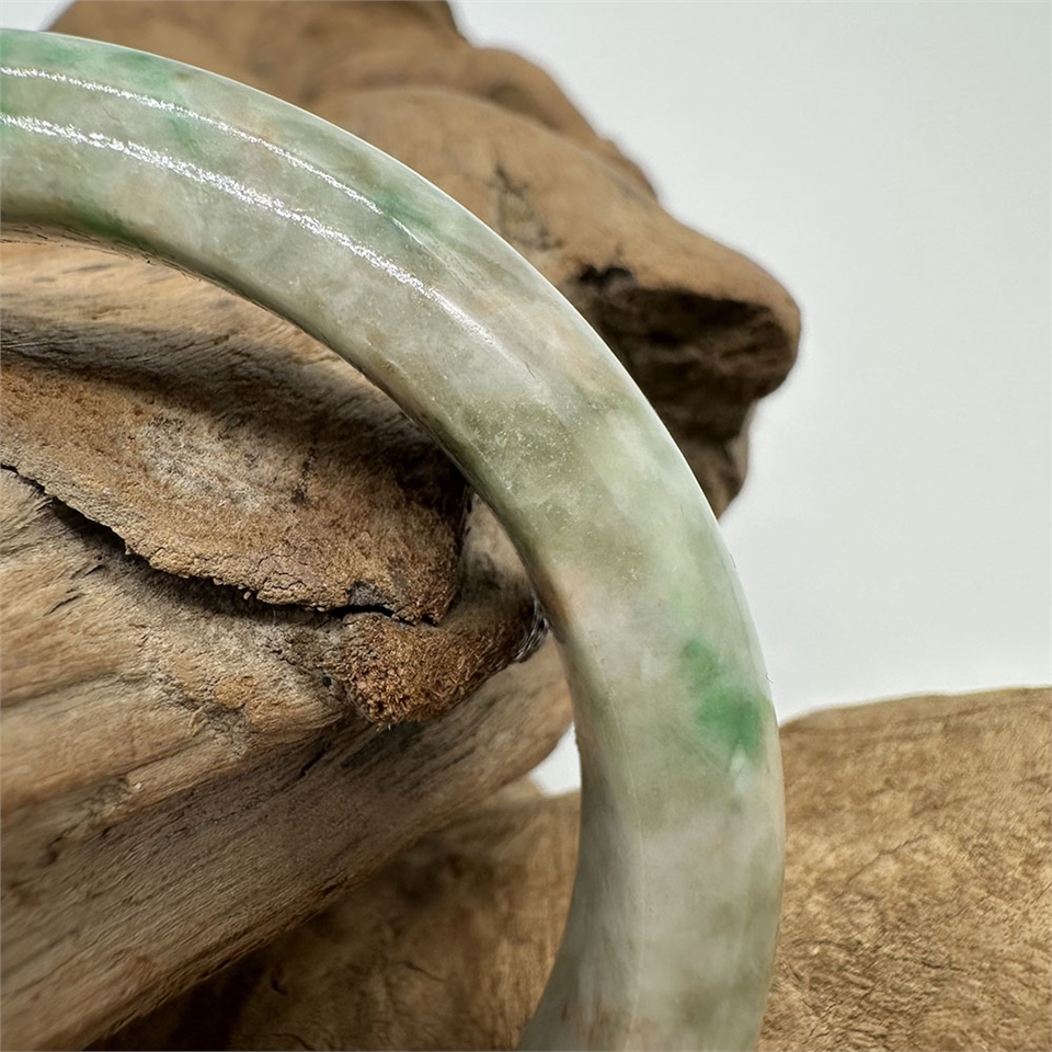 【肌容雪】天然緬甸A貨多彩翡翠平安鐲 編號143(鐲寬54.7mm#17號)|17-17.9|ETMall東森購物網