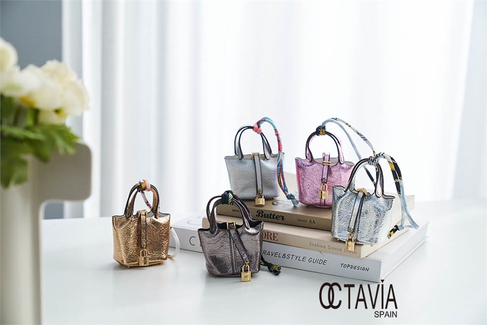 OCTAVIA 8 - 迷你小菜藍金屬色調包包小吊飾|吊飾/鑰匙圈/串珠|ETMall東森購物網