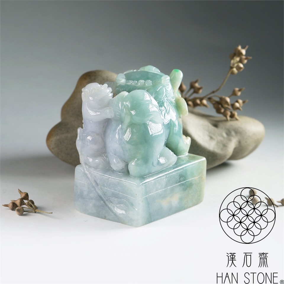 【漢石齋】天然翡翠A貨 大獅獅如意長方章印章 冰糯種三彩(47*34*54mm)|擺件/把玩|ETMall東森購物網