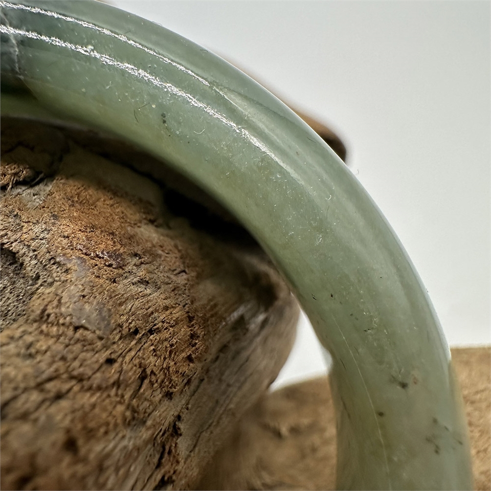 【肌容雪】天然緬甸A貨湖冰綠飄花翡翠平安鐲 編號157(鐲寬55mm#17.5號)|17-17.9|ETMall東森購物網