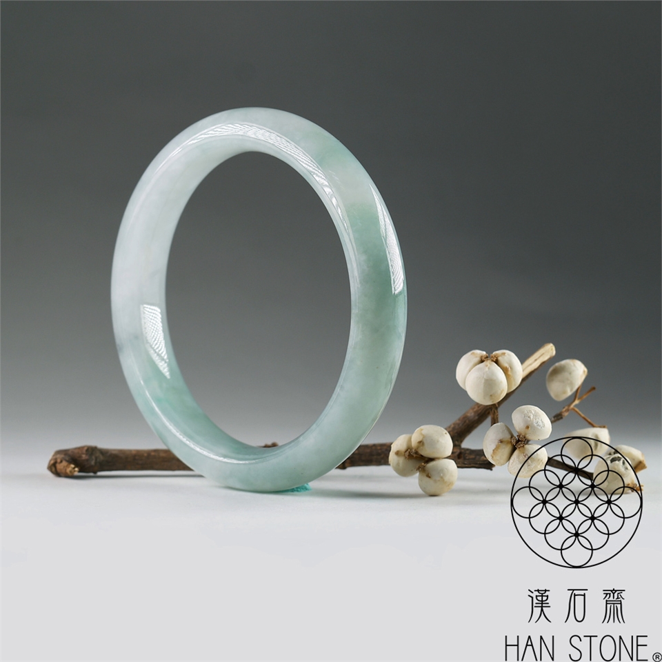 【漢石齋】天然翡翠A貨 手鐲玉鐲 冰糯種飄花帶藍水(手圍19.5/ 版寬12.5mm)|16-16.9|ETMall東森購物網