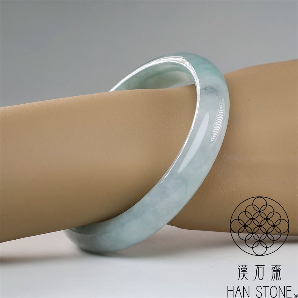 【漢石齋】天然翡翠A貨 手鐲玉鐲 冰糯種飄花帶藍水(手圍19.5/ 版寬12.5mm)|16-16.9|ETMall東森購物網