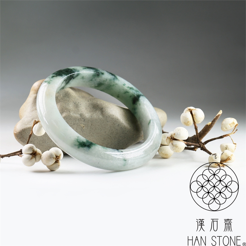 【漢石齋】天然翡翠A貨 手鐲玉鐲 細糯種飄花(手圍18.5/ 版寬12.8mm)|18-18.9|ETMall東森購物網