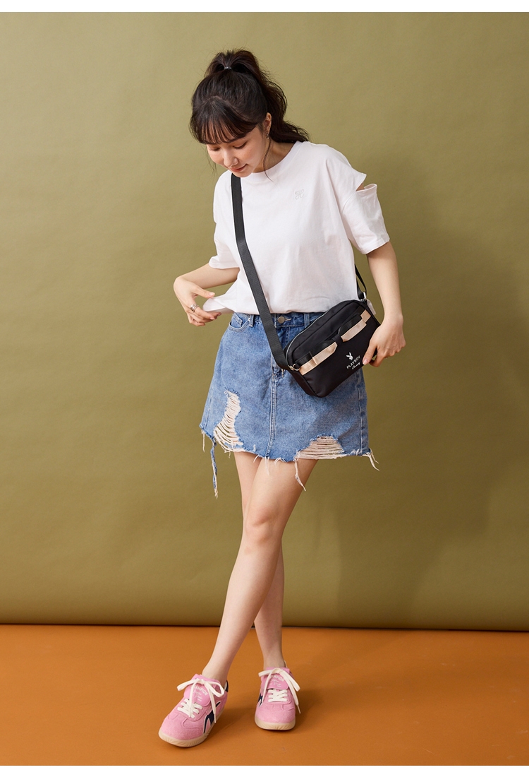 PLAYBOY - 斜背包 Rosette系列 - 黑色|側背包|ETMall東森購物網