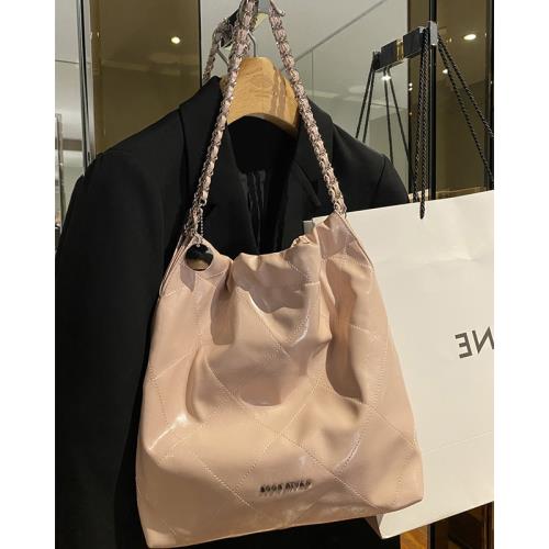 Sheldon bag 2024新款女大容量菱格垃圾袋通勤托特單肩腋下水桶包|通用款女包|ETMall東森購物網