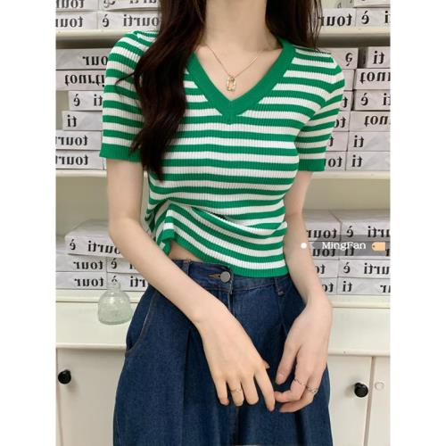 G2025新款夏季女裝修身顯瘦短袖針織上衣純欲條紋性感V領短款T恤|T恤|ETMall東森購物網