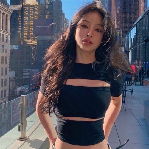 Round neck short sleeved T-shirt 純色修身露臍圓領短袖T恤女|T恤|ETMall東森購物網