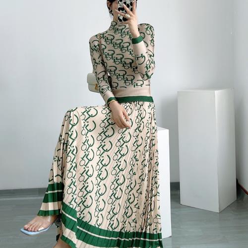 PY褶皺半身裙套裝女2024年秋季高級感字符印花上衣百褶裙兩件套|時尚套裝|ETMall東森購物網