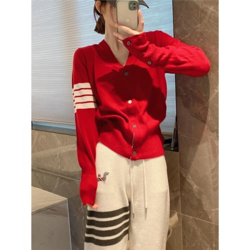 新年紅色本命年tb四條杠羊毛V領針織開衫外套女學院風25秋季新款|毛針織衫|ETMall東森購物網