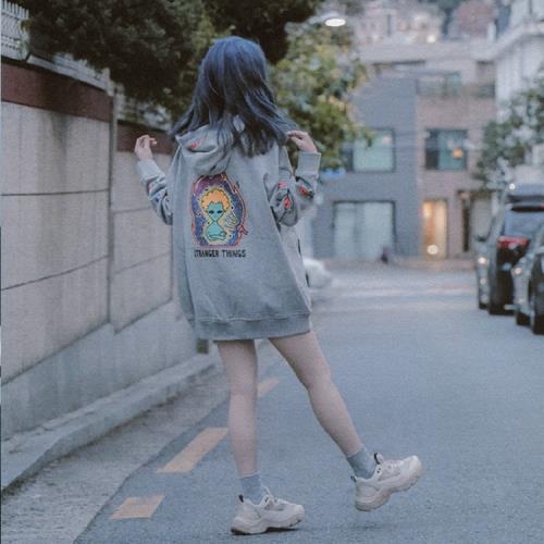 IU李知恩同款加絨加厚連帽衛衣情侶長袖印花刺繡寬松灰色棉外套|衛衣/絨衫|ETMall東森購物網