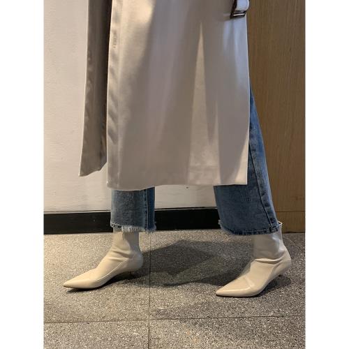 2023秋冬新款尖頭低跟貓跟白色彈力靴法式3cm真皮小跟短靴女裸靴|時裝靴|ETMall東森購物網