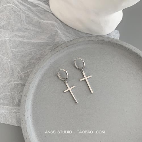 【ANSS】925純銀時尚個性極簡光面圓環十字架耳環女 蹦迪耳釘情侶|耳環|ETMall東森購物網