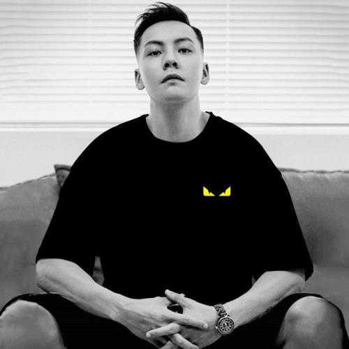 pop aape歐美潮牌陳偉霆黃色小眼睛小惡魔上衣男女絲光棉短袖T恤|T恤|ETMall東森購物網