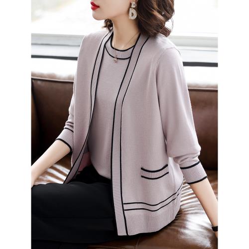 媽媽秋裝上衣兩件套裝2024新款40歲50中老年女裝短款針織開衫外套|中老年女裝|ETMall東森購物網