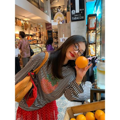 落落狷介chic印花天絲長袖上衣|T恤|ETMall東森購物網