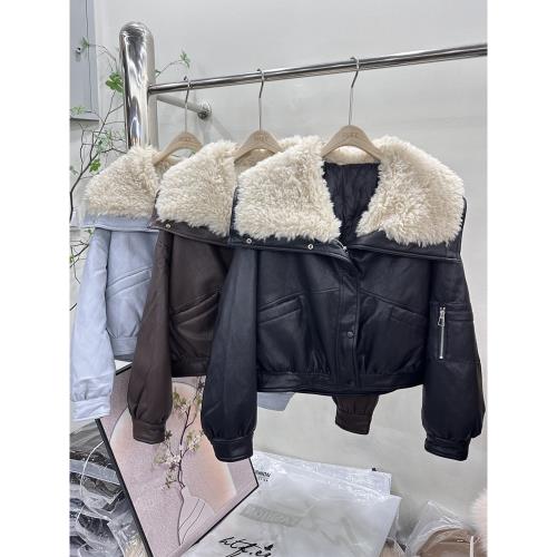 83233歐貨羊羔毛大翻領PU皮衣羽絨服女冬2024新款白鴨絨短款上衣|羽絨服|ETMall東森購物網