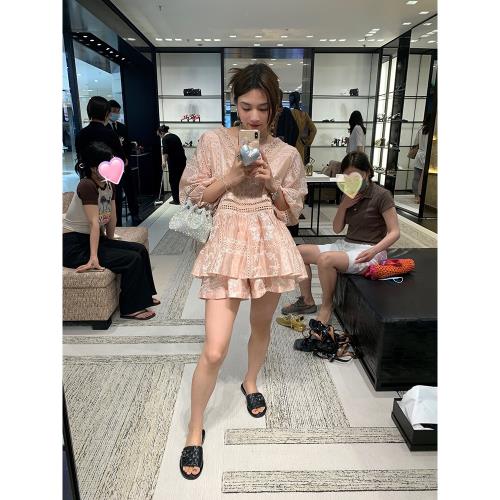 落落狷介減齡蕾絲V領短褲兩件套|時尚套裝|ETMall東森購物網