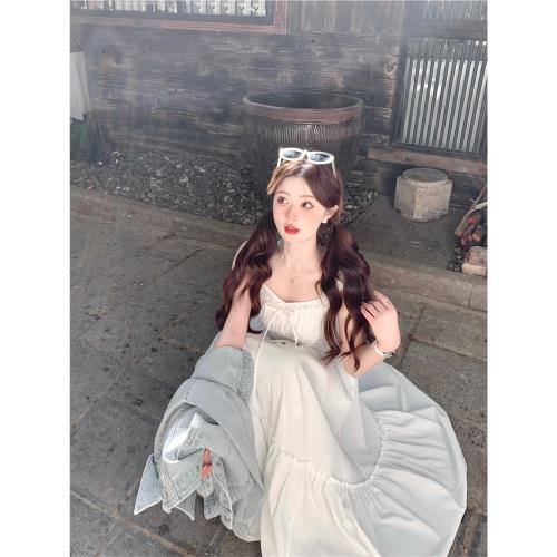 Q女家 濟州島日記/法式掐腰白色吊帶大擺長裙夏季度假絕美連衣裙|洋裝|ETMall東森購物網