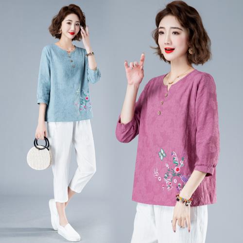 麗莎熊 LisaBear 春季小V領排釦蝴蝶花卉刺繡提花壓紋七分袖上衣 M~3XL 三色可選|造型上衣|ETMall東森購物網