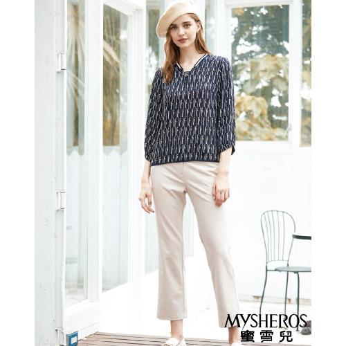 【蜜雪兒mysheros】小V領印花英文條紋上衣 (藍) 1310-21654-70|會員獨享好康折扣活動|長袖|ETMall東森購物網