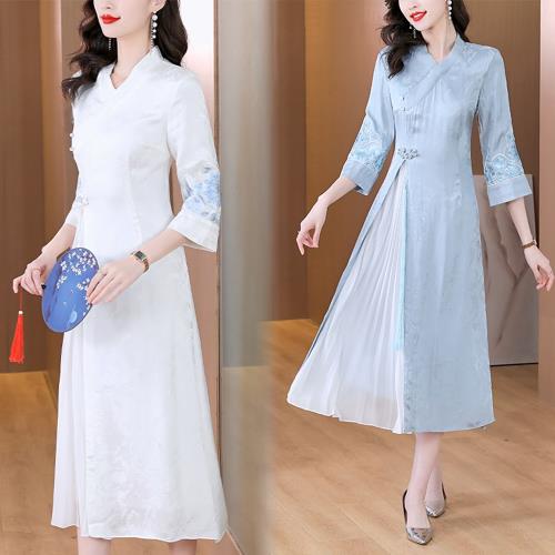 REKO-玩美衣櫃交叉V領復古刺繡改良旗袍M-3XL(共二色)|洋裝/套裝|ETMall東森購物網