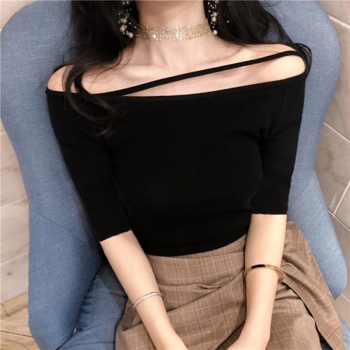 chic一字領性感顯瘦露肩短袖上衣|T恤|ETMall東森購物網