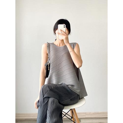 PY褶皺上衣女設計感小眾無袖夏新品薄款寬松大碼顯瘦不規則T恤衫|T恤|ETMall東森購物網