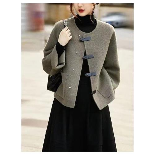 AKARA 中大服飾 女裝 氣質特色毛呢短大衣外套 2色 M-3XL 現+預|外套|ETMall東森購物網