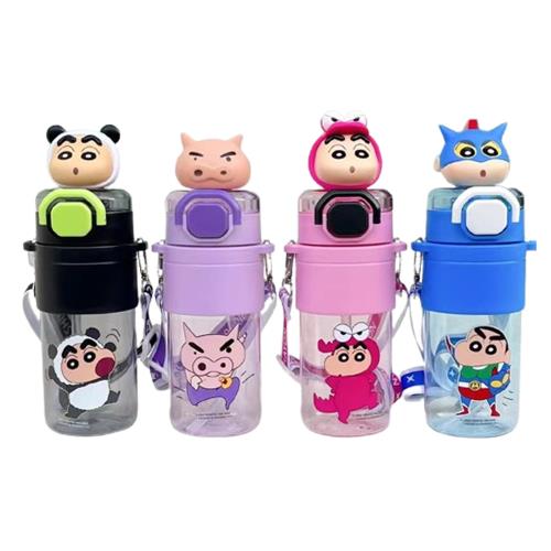 【優貝選】蠟筆小新萌趣公仔造型 直飲/吸管 兩用背帶大容量水壺650ML|水瓶/水壺|ETMall東森購物網