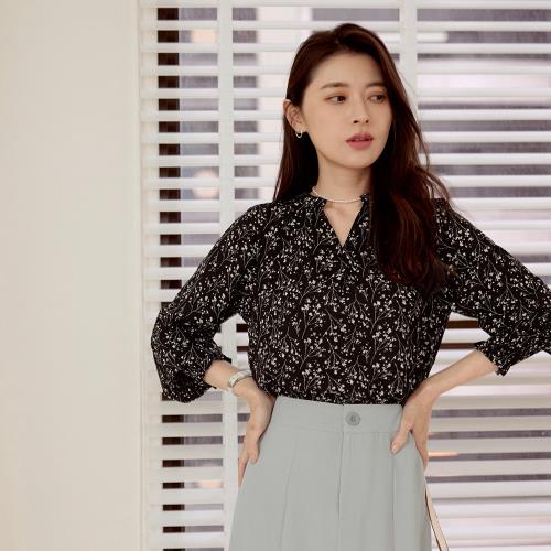 【OB 嚴選】小V領碎花拋袖上衣 《AB19288》|上衣|ETMall東森購物網